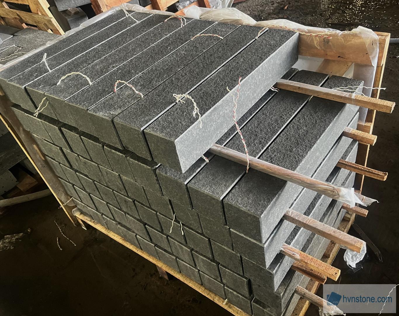 Black Basalt Palisades / Kerbs