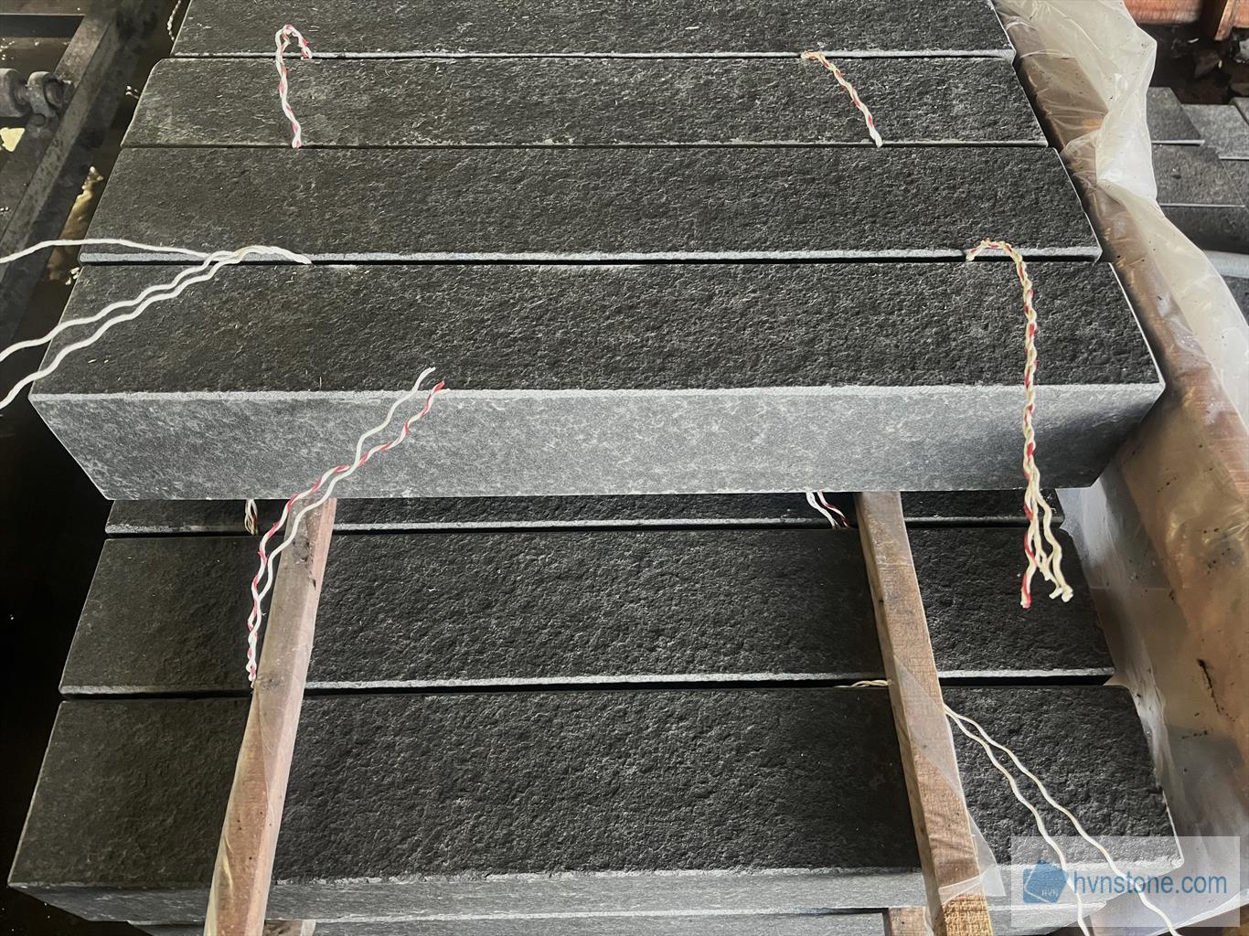Black Basalt Palisades / Kerbs