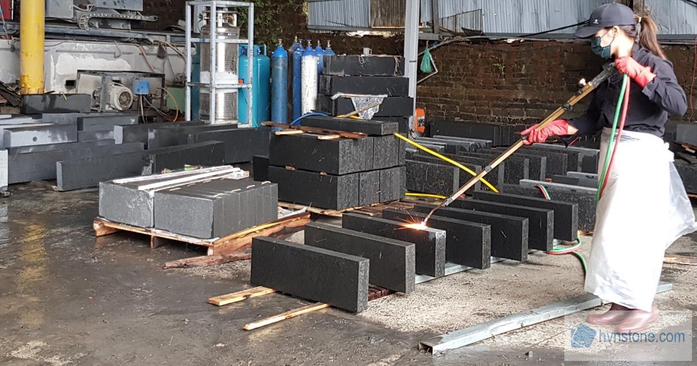 Black Basalt Palisades / Kerbs