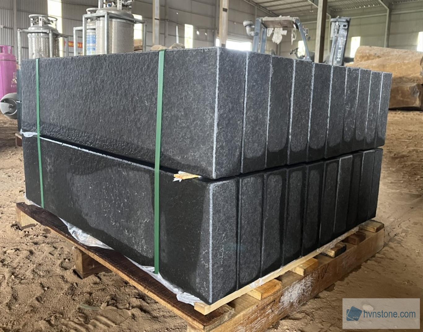 Black Basalt Palisades / Kerbs