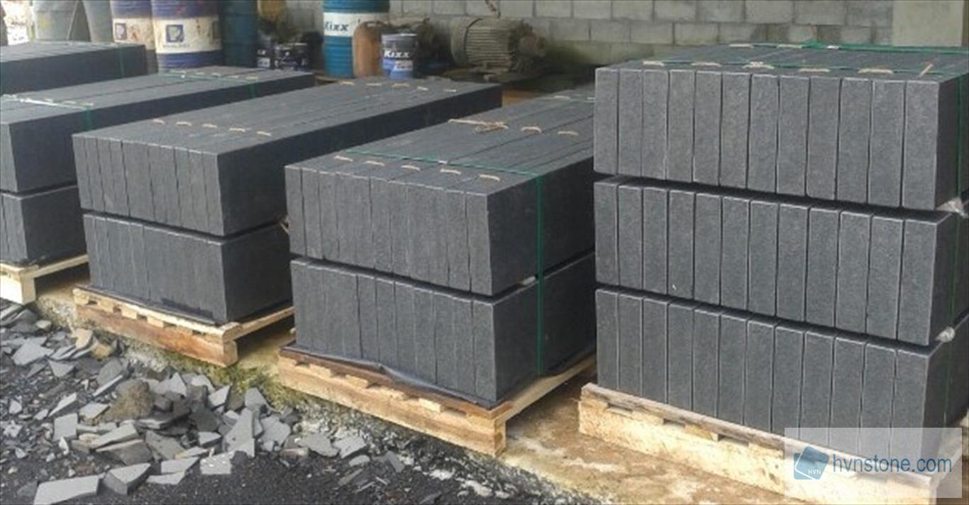 Black Basalt Palisades / Kerbs