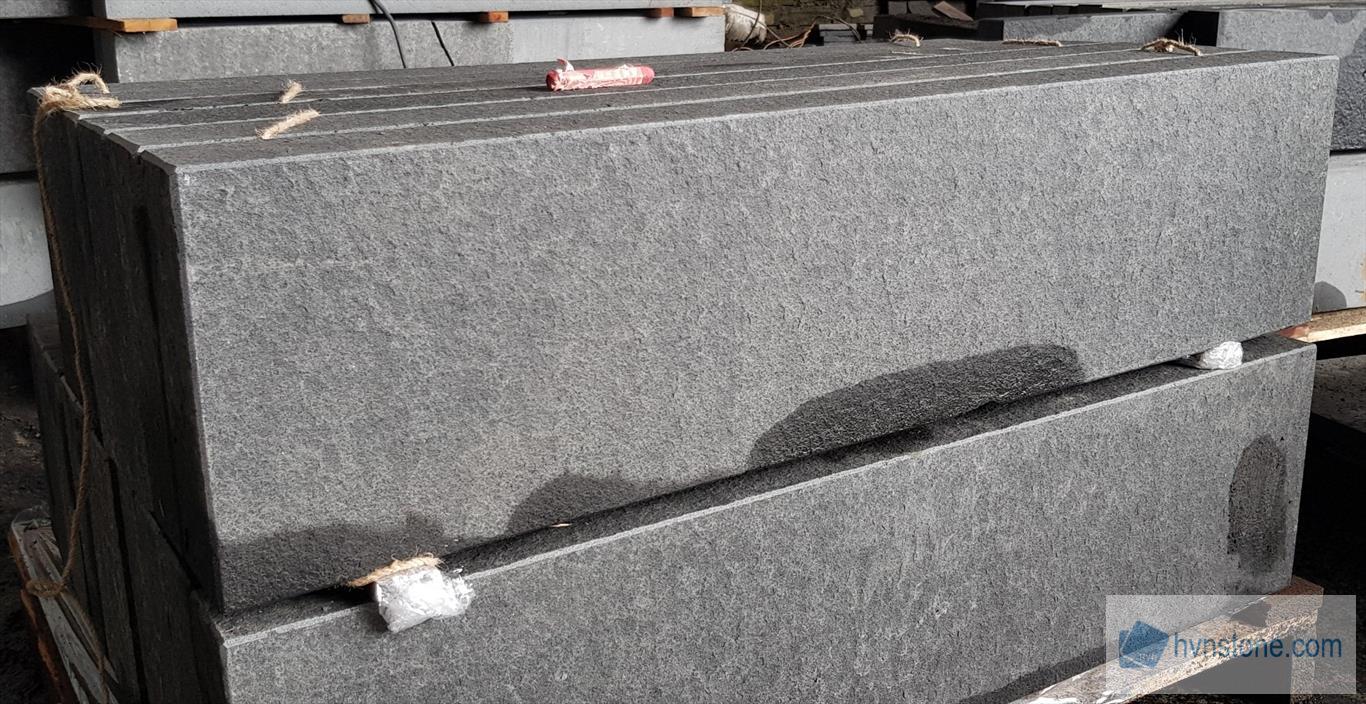 Black Basalt Palisades / Kerbs