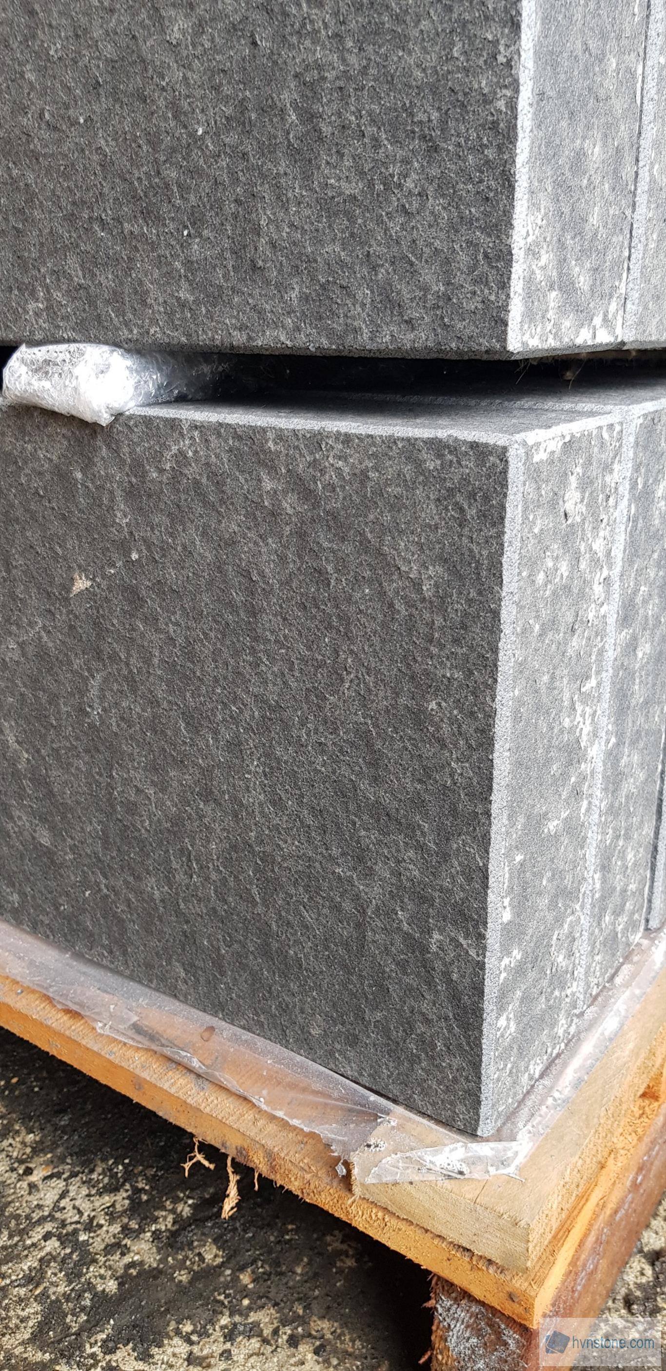 Black Basalt Palisades / Kerbs