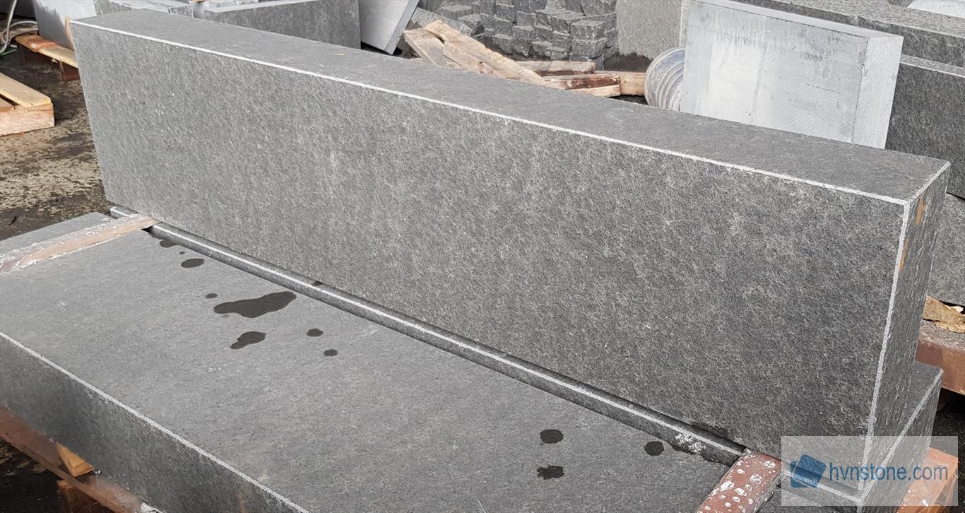 Black Basalt Palisades / Kerbs