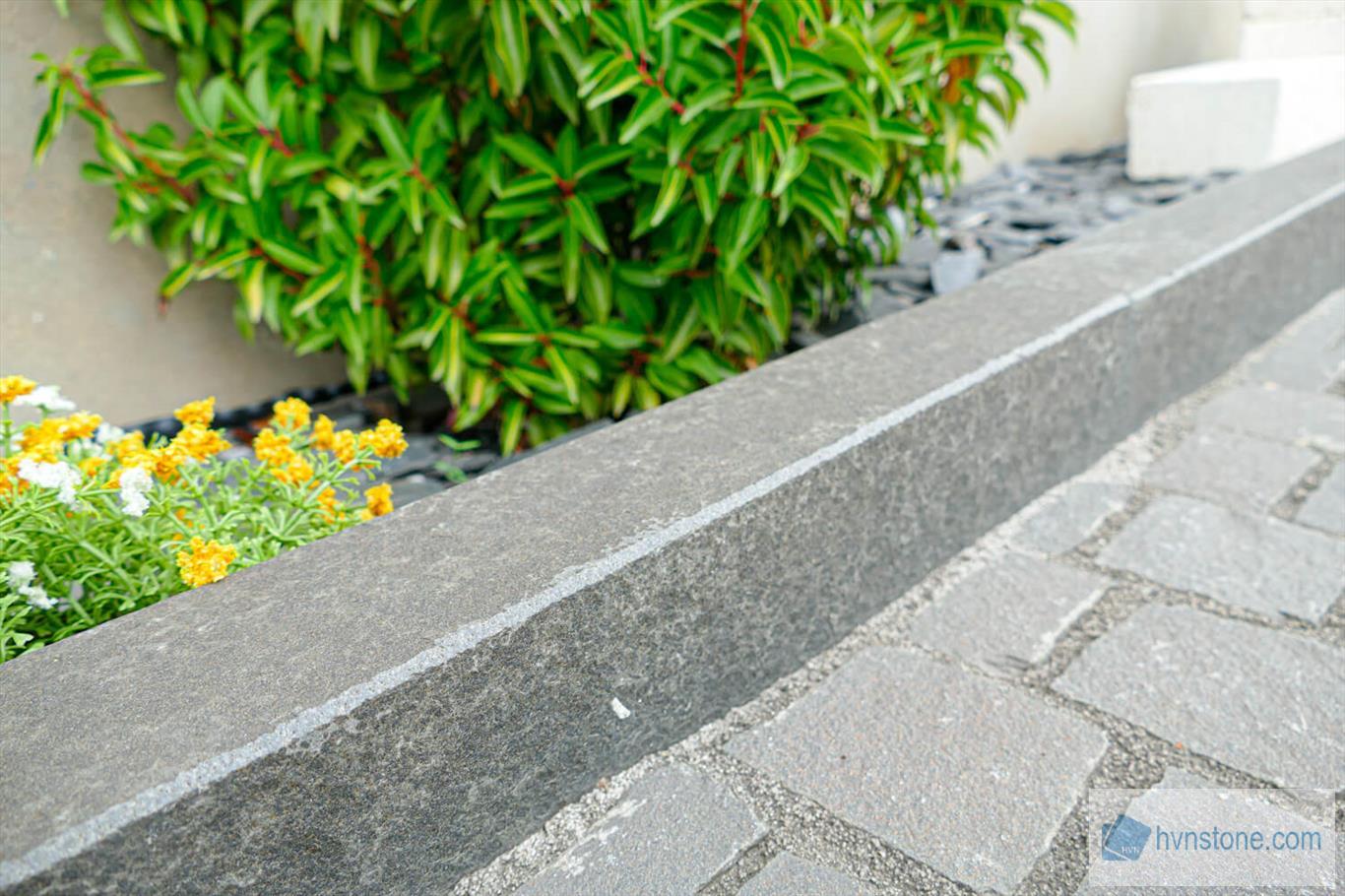 Black Basalt Palisades / Kerbs