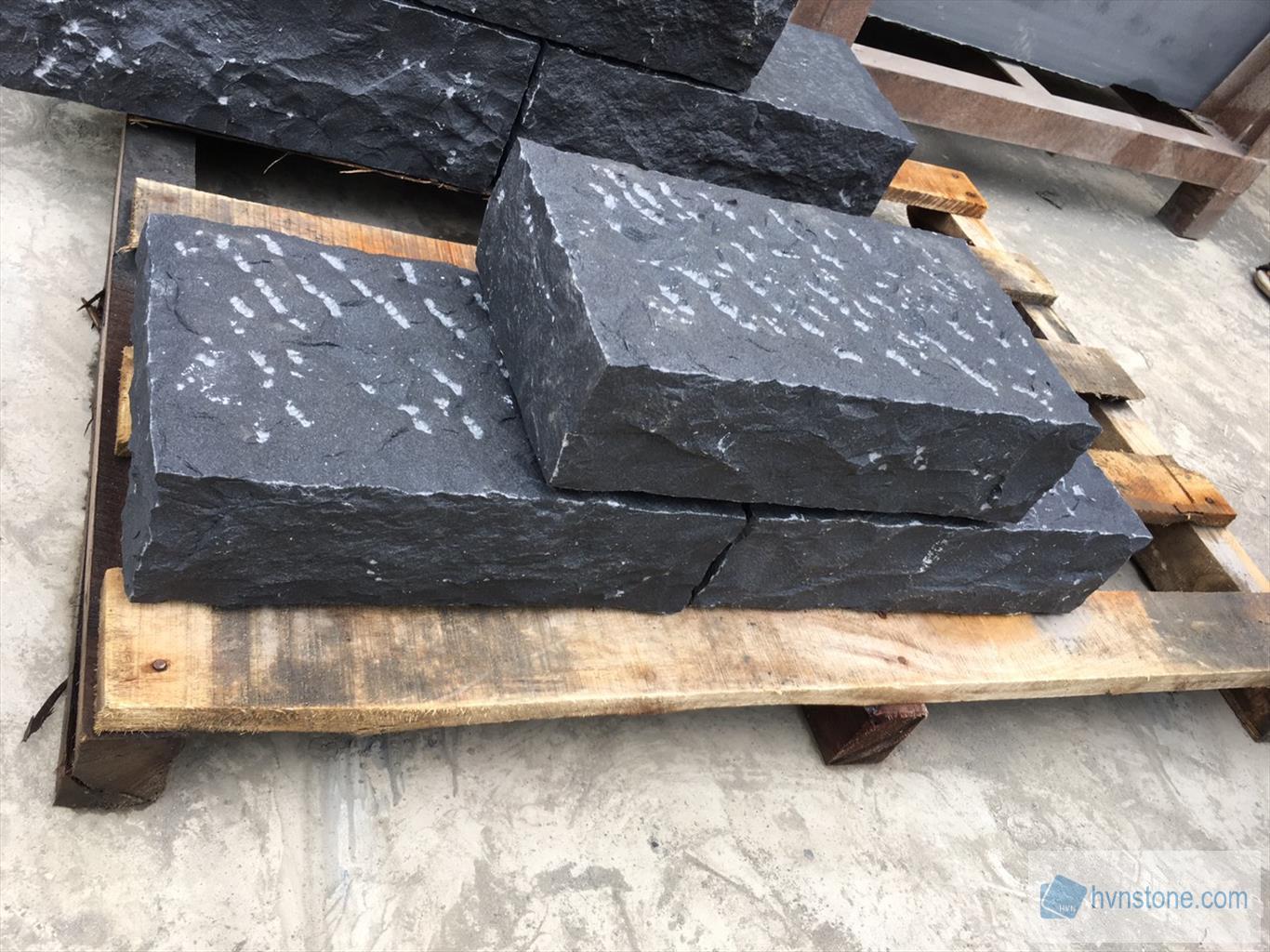 Black Basalt Wall Stone / Bricks